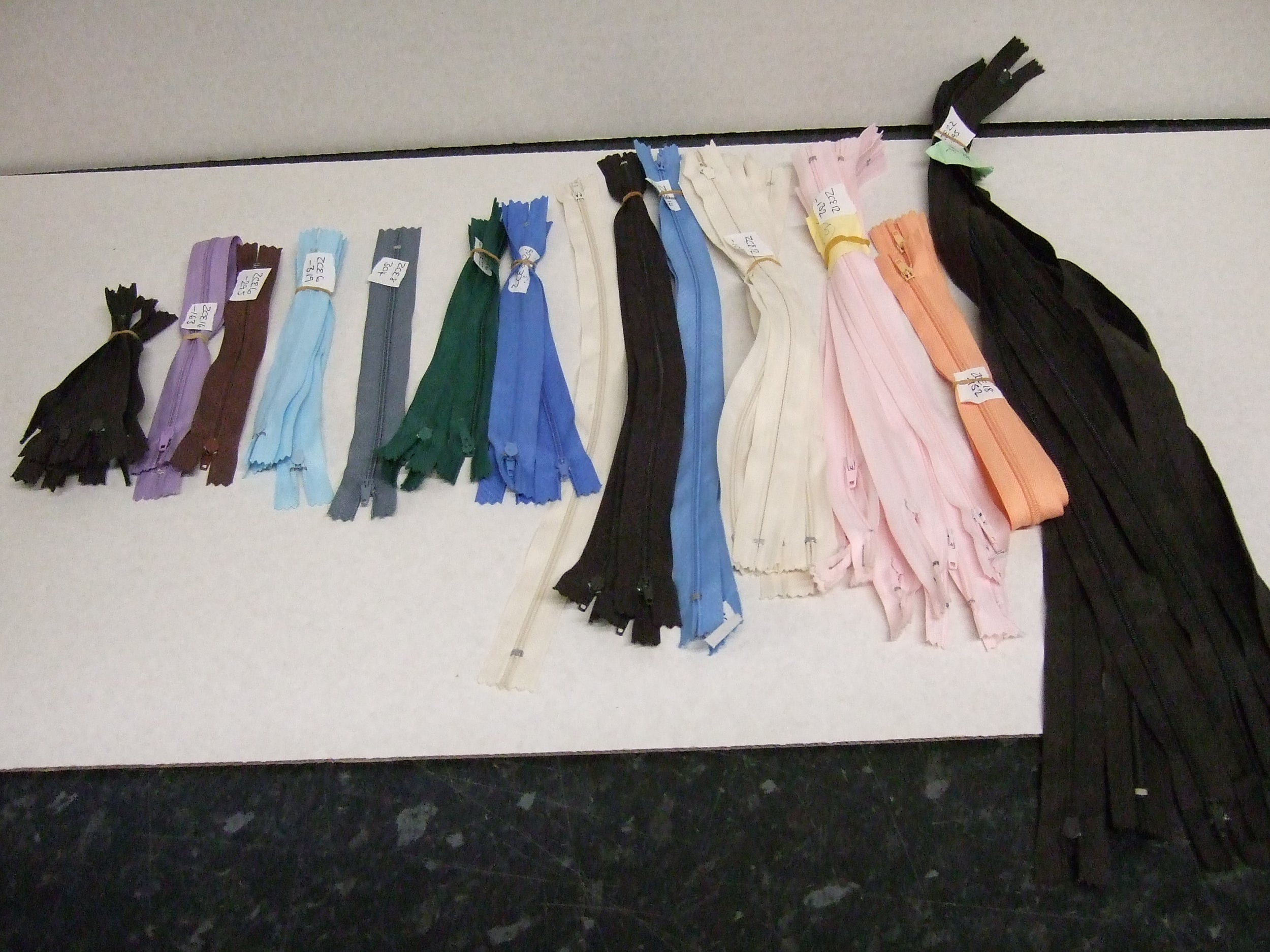AB11 ZCE ZIPS VARIOUS SIZES & COLOURS X 50 IND · Just Crafts Wholesale